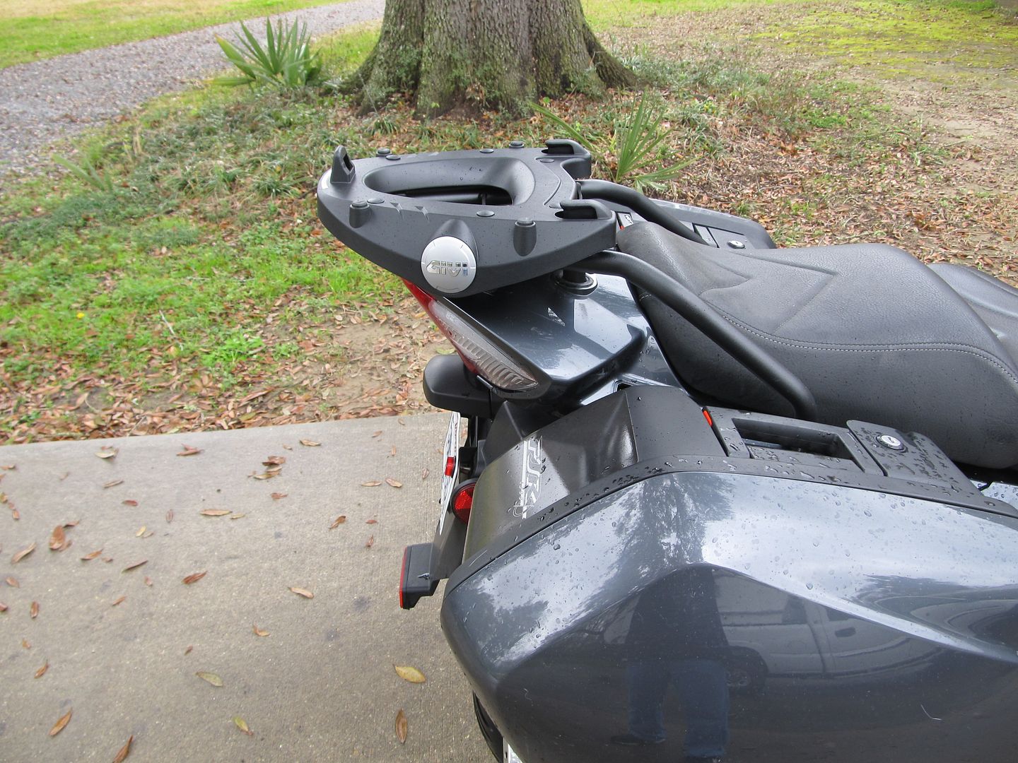 Mounting Givi top case using SR357 *and* Garauld Stiffy Kit? | Yamaha ...